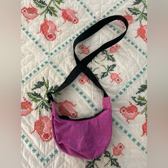 BAGGU | Bags | Baggu Hot Pink Mini Crescent Bag Stylish Pink Crossbody ...